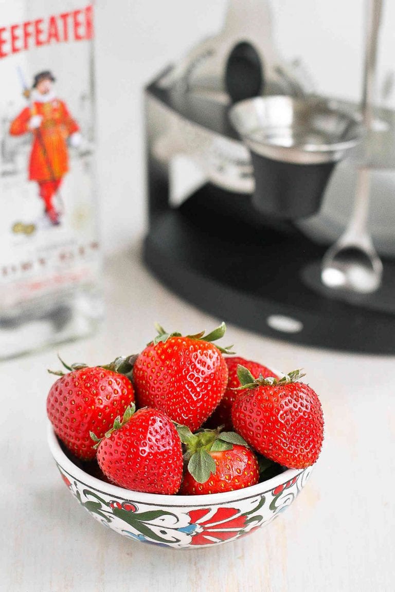 Fresh Strawberry Tom Collins Cocktail Recipe - Cookin' Canuck