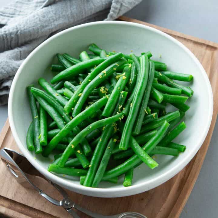 How to Steam Green Beans - Cookin Canuck